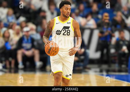 Utah Jazz guard Brice Sensabaugh (28) drives against San Antonio Spurs ...