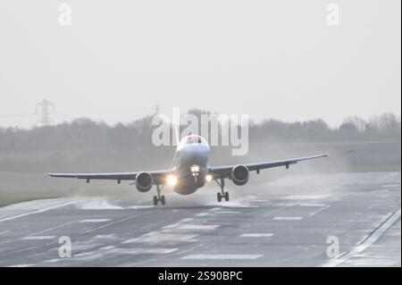 Birmingham Airport 24th January 2025 - Pilots struggle to land and take ...