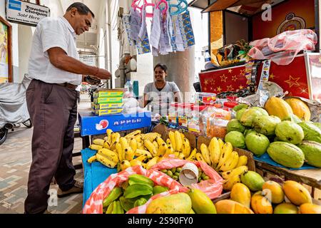 The market of Slave Island in Colombo Stock Photo - Alamy