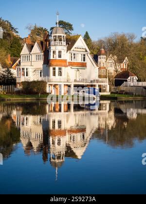 Luxury Riverside House, Caversham, River Thames, Reading, Berkshire ...