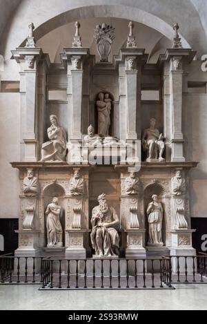 Tomb of Pope Julius II, Moses statue by Michaelangelo. Michelangelo ...