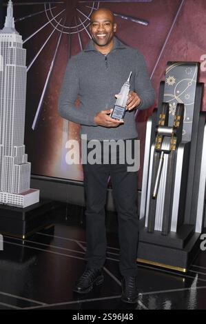 Former NBA player Vince Carter Lights the Empire State Building in ...
