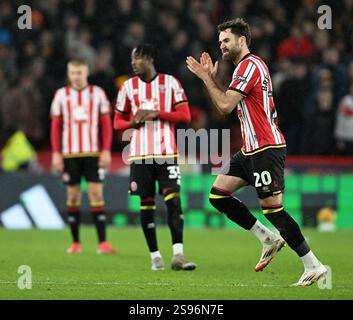 Ben Brereton Diaz of Sheffield United celebrates his goal to make it 1 ...