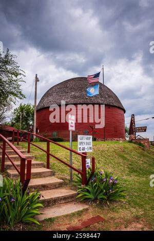 Arcadia, OK USA - May 1, 2018: Granite signage for Historic Oklahoma US ...