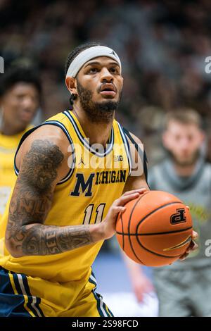 Michigan guard Roddy Gayle Jr. (11) in the first half of an NCAA ...