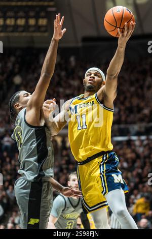 Michigan guard Roddy Gayle Jr. (11) dunks the ball against Maryland ...