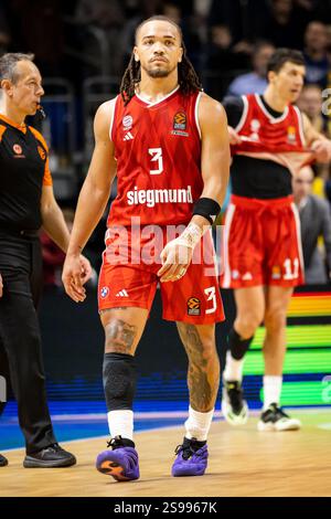 Carsen Edwards of FC Bayern Munich warms up during the Turkish Airlines ...
