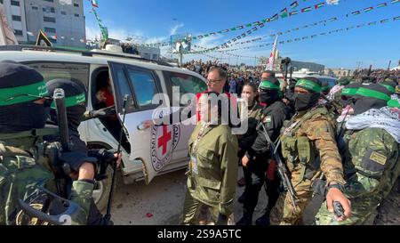 Hamas fighters escort four Israeli soldier Prisoners on a stage before ...