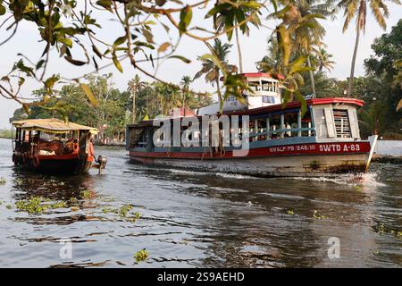 Passenger ferry on the backwaters of Allapuzha (Alleppey) in Kerala ...