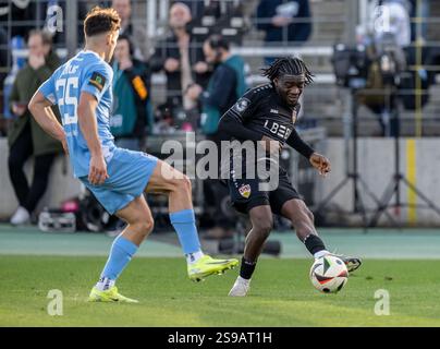 25 Sean Dulic (TSV 1860 München), 46 Gianluca Gaudino (Alemannia Aachen ...