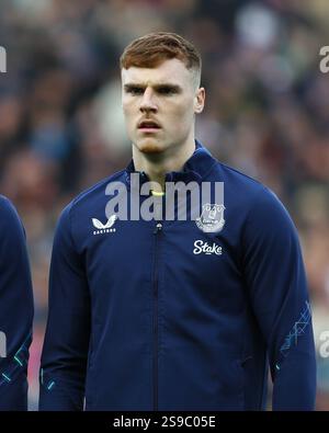 Jake O'Brien (15 Everton) on the ball during the Premier League ...