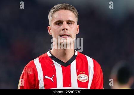 Joey Veerman of PSV Eindhoven looks on during the Dutch Eredivisie ...