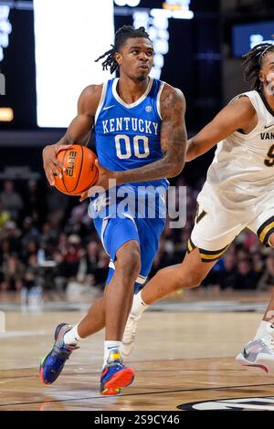 Kentucky guard Otega Oweh (00) shoots against Oklahoma forward Luke ...
