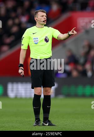 Referee Sam Barrott during the Premier League match at London Stadium ...