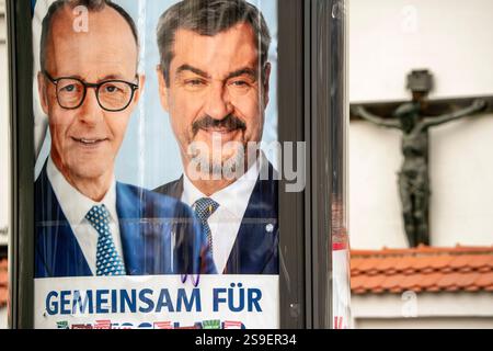 Friedrich Merz, Wahlplakat in München, Passant Auge in Auge mit dem ...