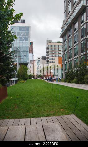 The High line park wood benches in Manhattan, New York City, USA Stock ...