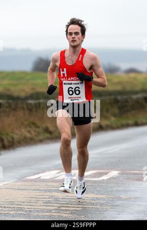 Meltham, Huddersfield, Yorkshire, UK, 26 January 2025. Runners during ...