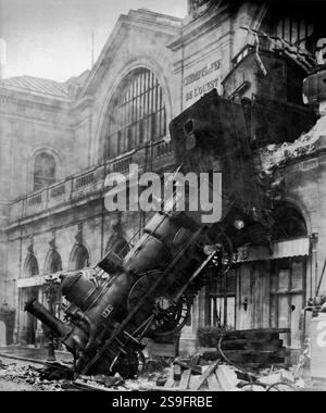 Gare Montparnasse Train Wreck, 1895 Stock Photo - Alamy