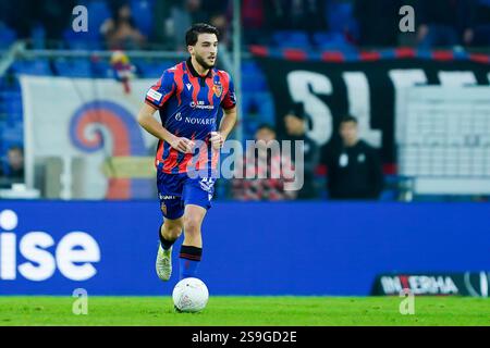 Dominik Schmid (FC Basel, #31) graescht/grätscht nach dem Ball bei ...