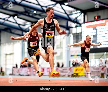 Auf der Ziellinie im 60m-Sprint (von links): Pauline Winkler (GER ...