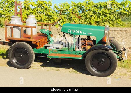 A closeup of a green vintage car during the Classic Car Show in Ryde ...
