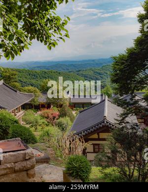 Traditional Korean architecture on temple, Seoul Korea Stock Photo - Alamy