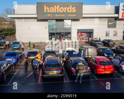 Halfords store, Corktree retail park Chingford London Stock Photo - Alamy