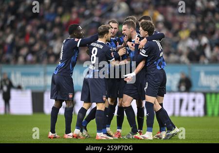 Leo Scienza 1. FC Heidenheim 1846 FCH (08) verletzt Verletzung am Boden ...