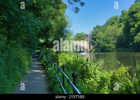 Durham, Looking north along the river Wear, from Riverside walk to ...
