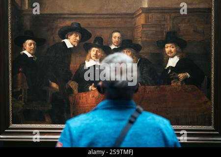 Tourist photographing a famous painting by Van Gogh Stock Photo - Alamy