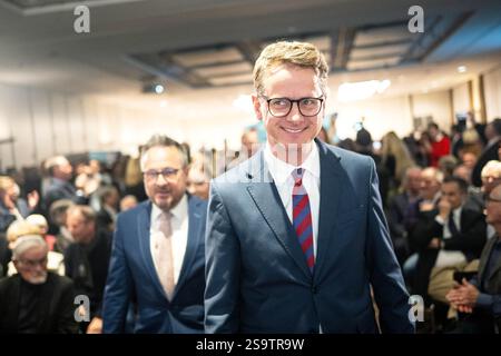 Bremen, Germany. 27th Jan, 2025. Carsten Linnemann (r-l), CDU General ...
