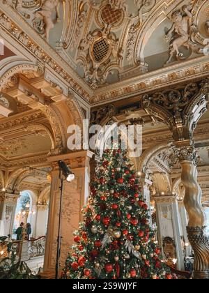 Christmas interior at a café Stock Photo - Alamy