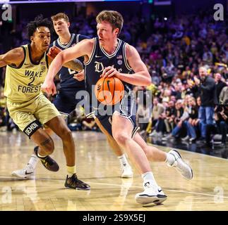 Duke guard Kon Knueppel (7) drives against Arizona during the first ...