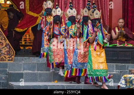 Five Wisdom Dakinis enter and make offerings of tsog, song, and dance ...