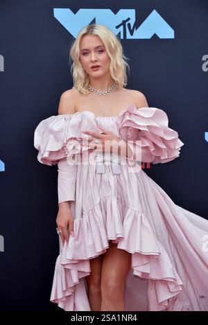 Zara Larsson arriving on the red carpet at the 2019 MTV Video Music ...