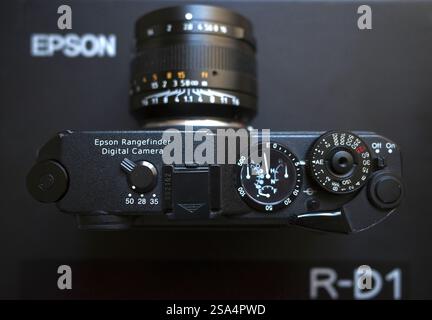 EPSON RD-1 - FIRST RANGEFINDER DIGITAL CAMERA WITH THE M (LEICA) MOUNT ...