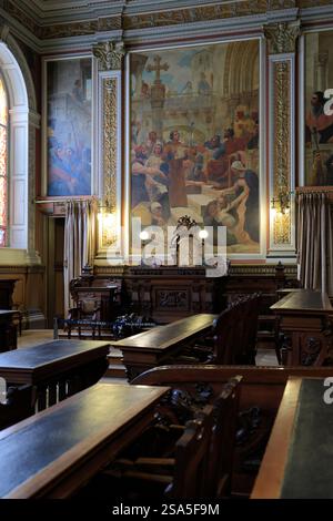 Court Room decorating with the magnificent paintings by Veloso Salgado ...