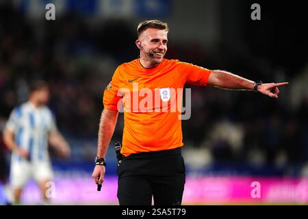 Referee Adam Herczeg during the Sky Bet Championship match at the King ...