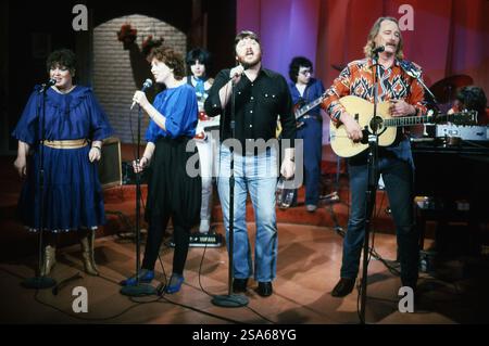 Elaine 'Spanky' McFarlane, MacKenzie Phillips, Denny Doherty and John ...