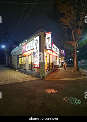 Eating corner in a Japanese ramen restaurant Stock Photo - Alamy