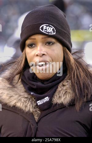 FOX sports sideline reporter Pam Oliver speaks on air during a NFL ...