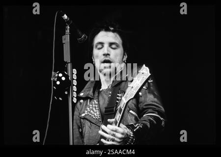 Nicke Borg singer/ guitarist from backyard babies live at o2 ritz ...