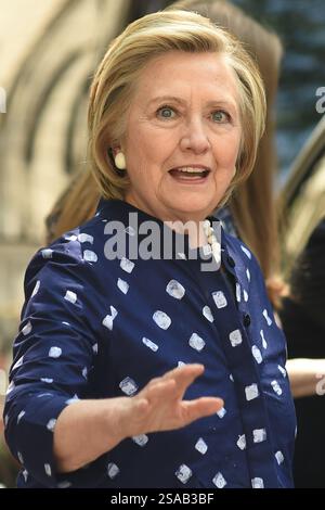 Hillary Clinton, Chelsea Clinton, with new born baby, Jasper Mezvinsky ...