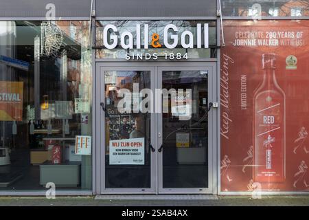Gall & Gall logo at the Shop, logo above the entrance Stock Photo - Alamy