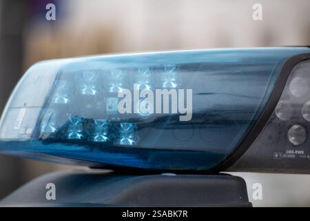 Symbolbild Polizeieinsatz: Nahaufnahme von einem Blaulicht an einem ...