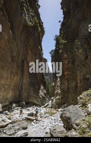 Hiking trail through the Iron Tor tor in the Samaria Gorge, south coast ...
