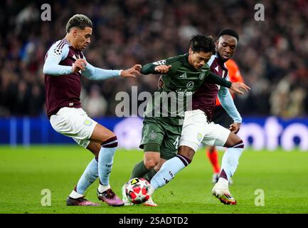 Aston Villa's Lamare Bogarde (right) and Cardiff City's Callum Robinson ...