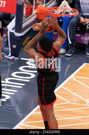 Toronto Raptors forward Scottie Barnes (4) goes up to shoot between ...