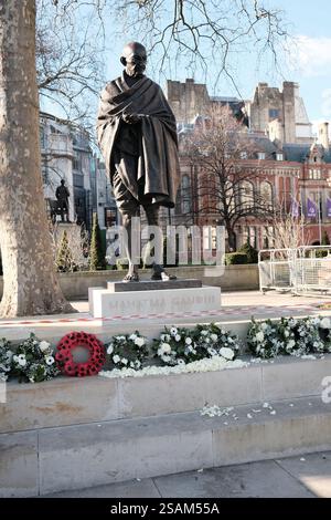 The feet of Mahatma Gandhi in his statue in Parliament Square ...