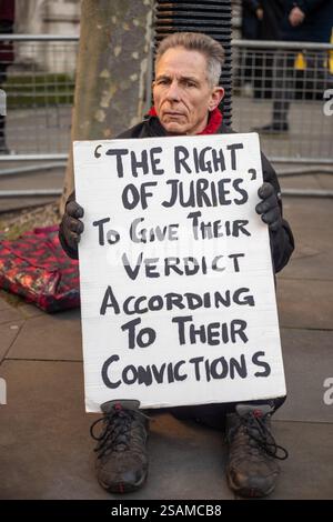 London, UK. 6 September, 2025. Activists from Defend Our Juries stage ...